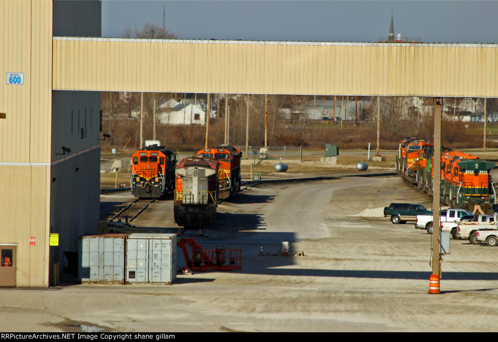 BNSF 2660 Sits silent with other's.
